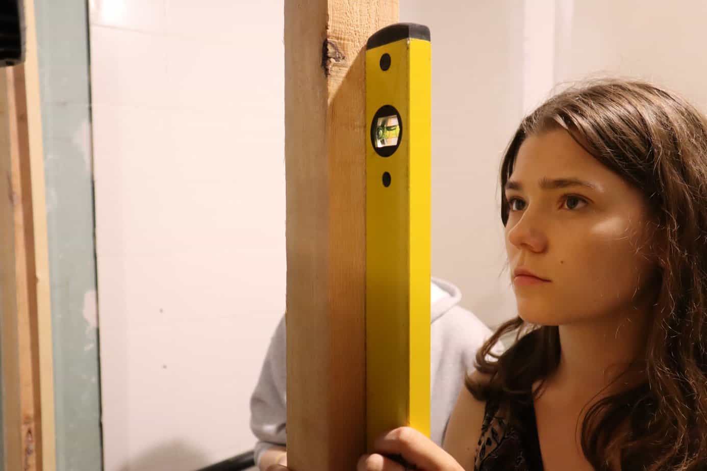 How To Use A Laser Level - Woodworking Beginners Guide - Woodworking By ...